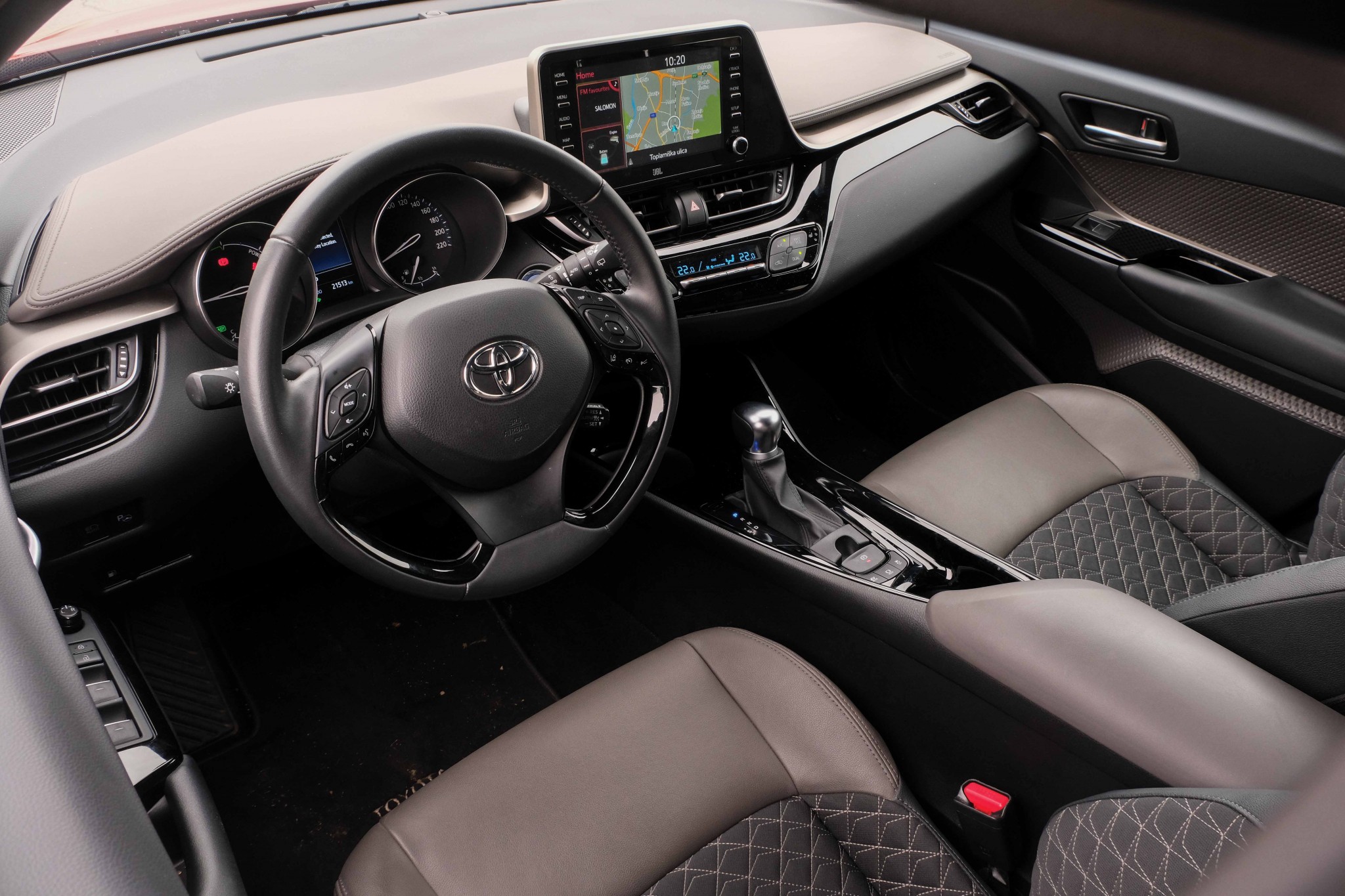 Test: Toyota C-HR 2.0 Hybrid e-CVT Launch Edition